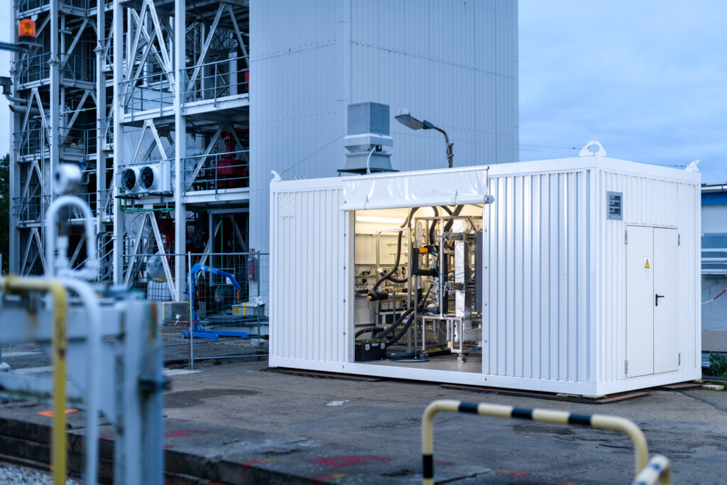 AMBARtec skaliert hocheffizienten H2-Speicher erfolgreich auf 250-kWh ...